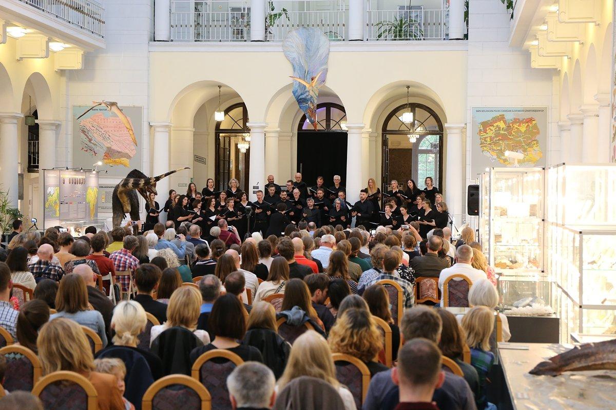 Korzenie i echa - Państwowy Instytut Geologiczny - PIB